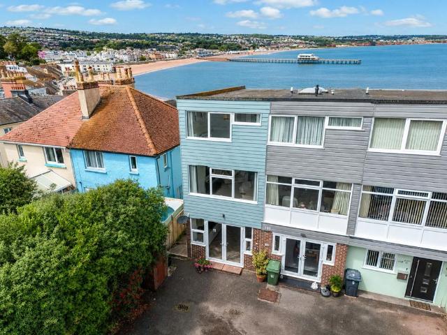 4 bedroom end of terrace house for sale