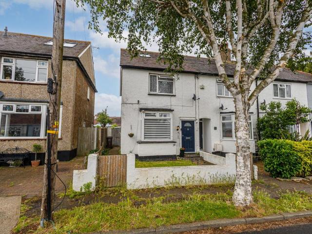 4 bedroom end of terrace house for sale