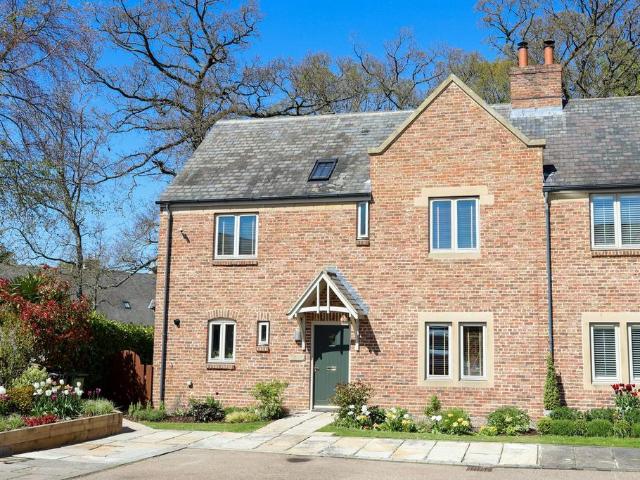 4 bedroom end of terrace house for sale