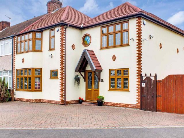 4 bedroom end of terrace house for sale