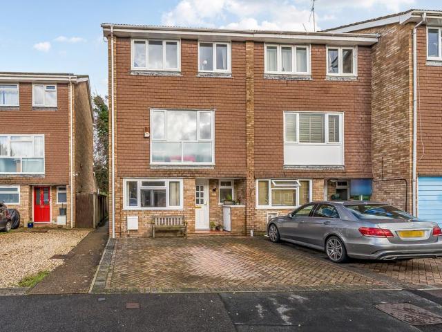 4 bedroom end of terrace house for sale