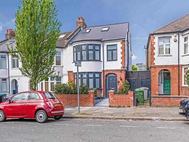 4 bedroom end of terrace house for sale