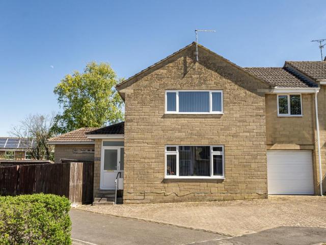 4 bedroom end of terrace house for sale