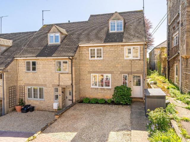4 bedroom end of terrace house for sale