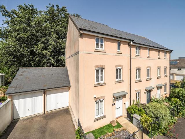 4 bedroom end of terrace house for sale
