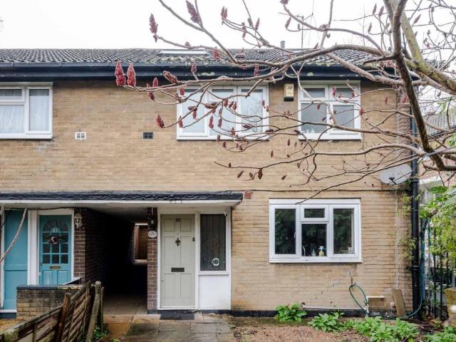 4 bedroom end of terrace house for sale