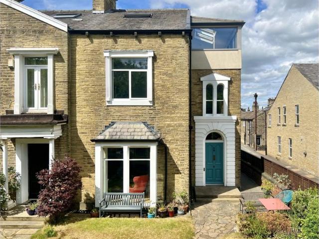 4 bedroom end of terrace house for sale