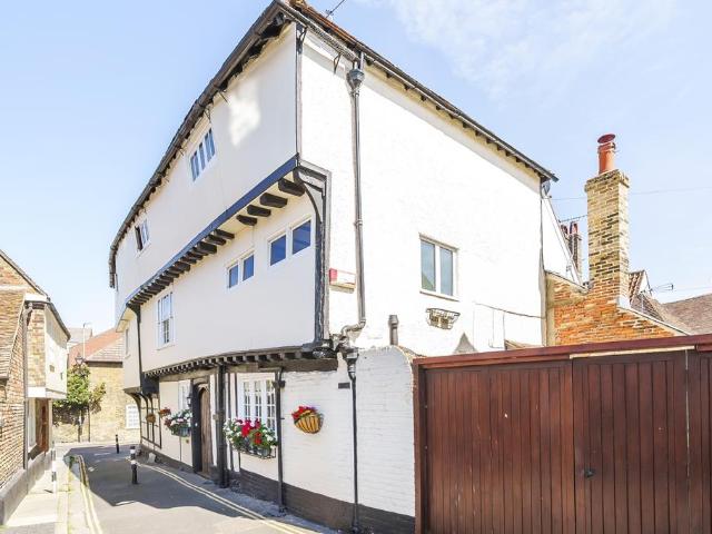 4 bedroom end of terrace house for sale