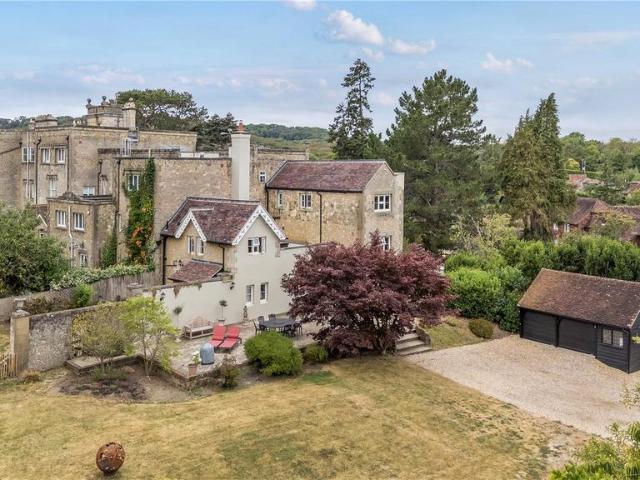 4 bedroom end of terrace house for sale