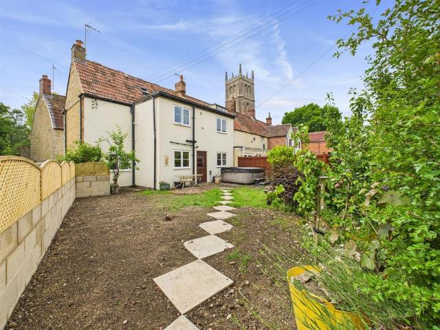 4 bedroom end of terrace house for sale
