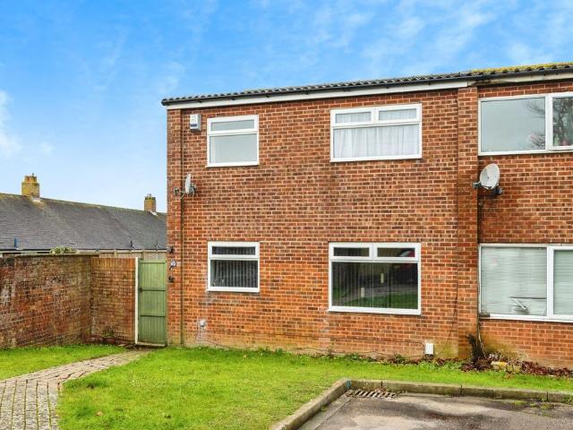 4 bedroom end of terrace house for sale