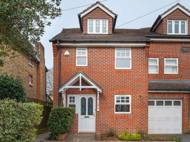 4 bedroom end of terrace house for sale