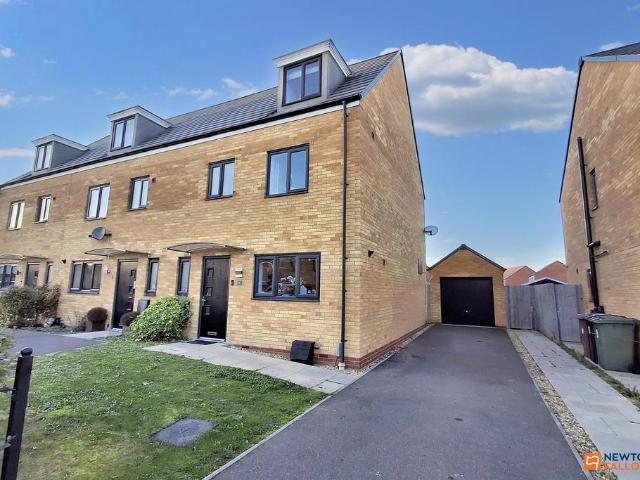 4 bedroom end of terrace house for sale