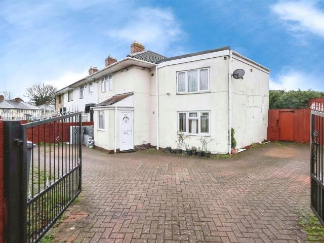 4 bedroom end of terrace house for sale