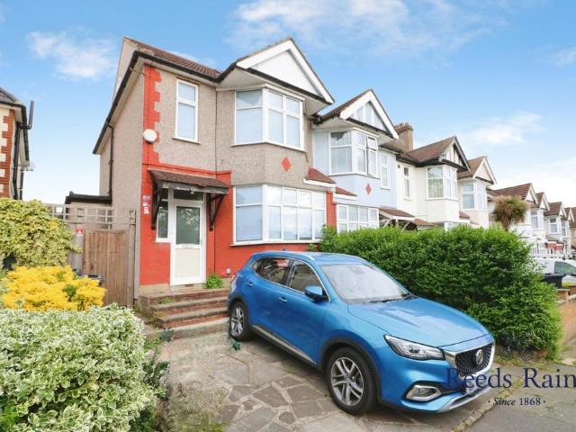 4 bedroom end of terrace house for sale