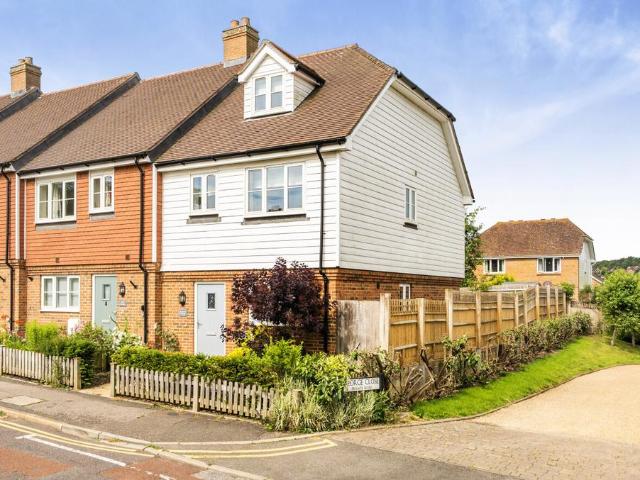 4 bedroom end of terrace house for sale