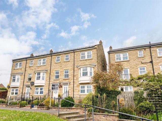 4 bedroom end of terrace house for sale