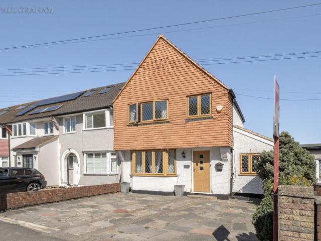 4 bedroom end of terrace house for sale