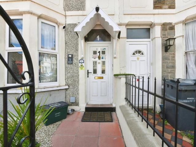 4 bedroom end of terrace house for sale