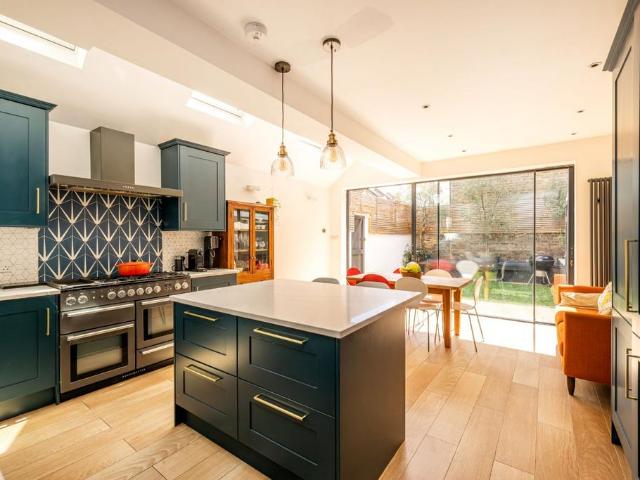 4 bedroom end of terrace house for sale