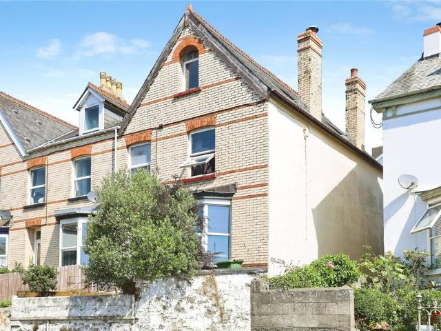 4 bedroom end of terrace house for sale