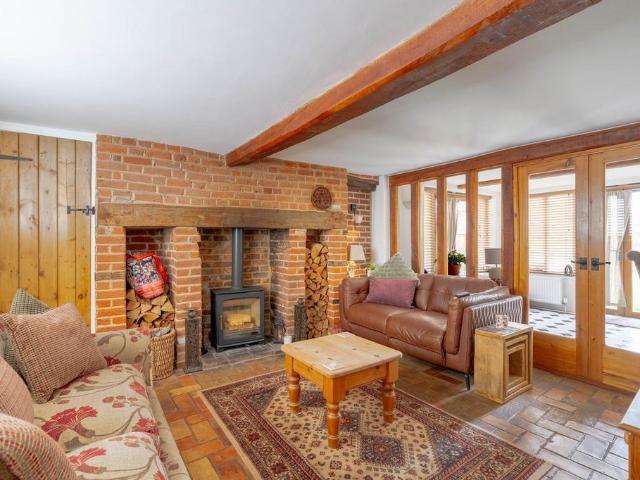 4 bedroom end of terrace house for sale