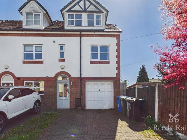 4 bedroom end of terrace house for sale