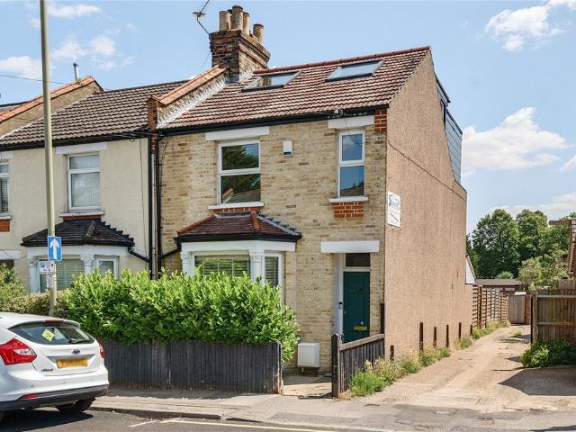 4 bedroom end of terrace house for sale
