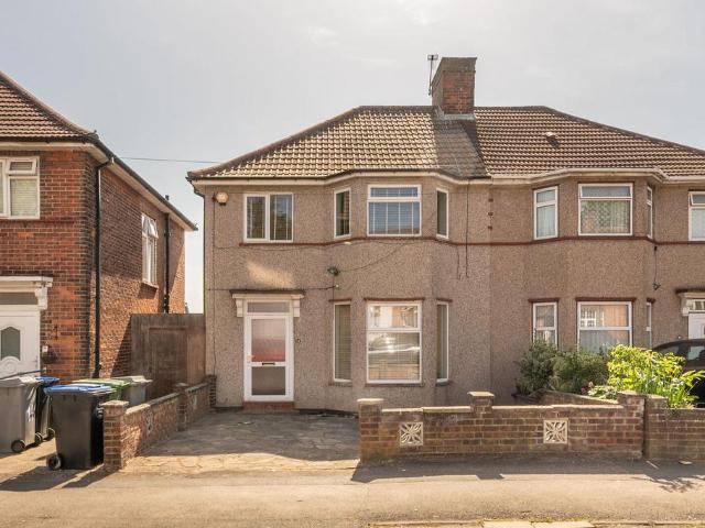 4 bedroom end of terrace house for sale