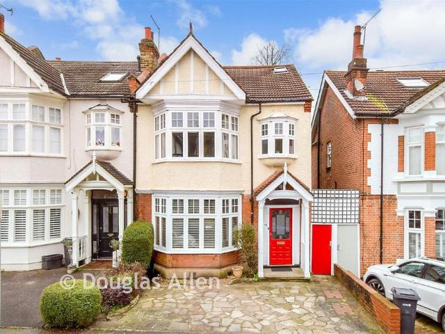 4 bedroom end of terrace house for sale