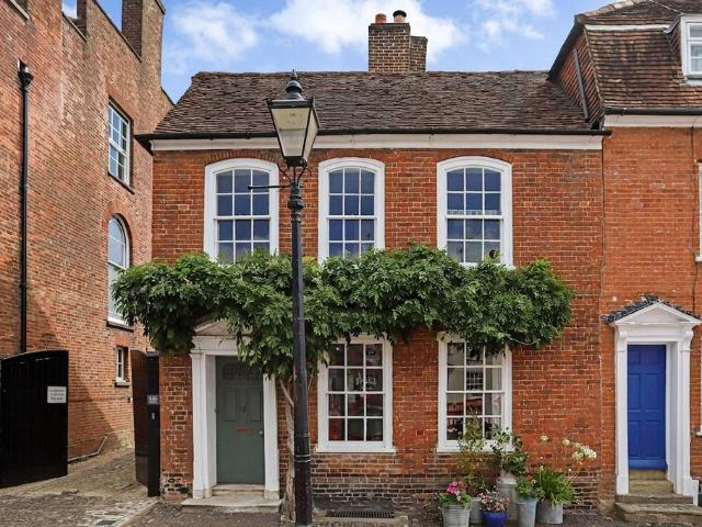 4 bedroom end of terrace house for sale
