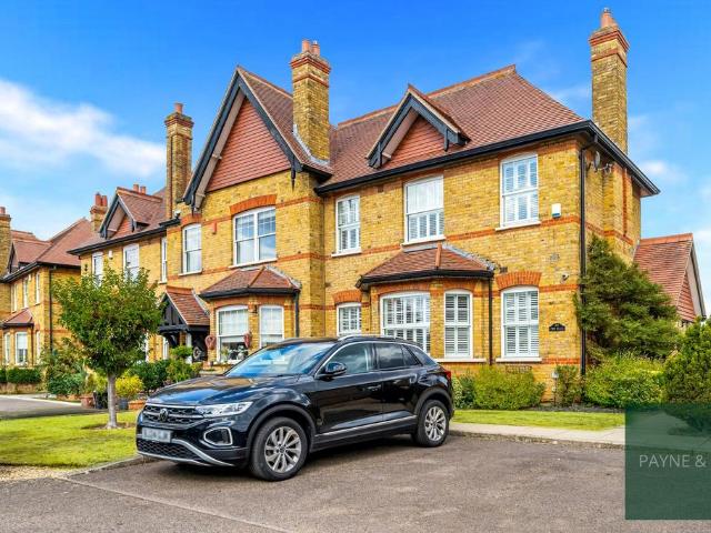 4 bedroom end of terrace house for sale