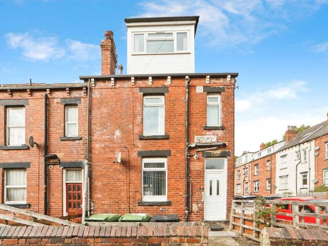 4 bedroom end of terrace house for sale