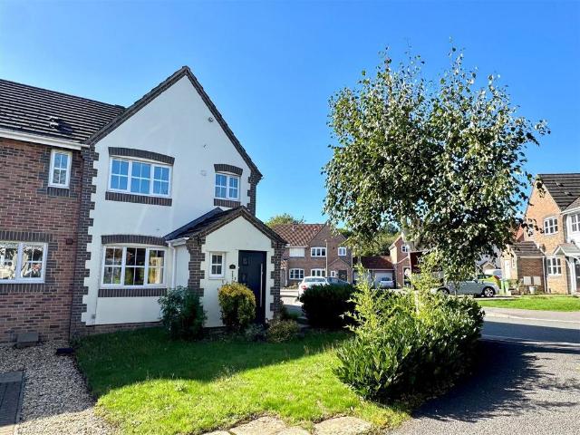 4 bedroom end of terrace house for sale