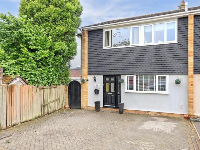4 bedroom end of terrace house for sale