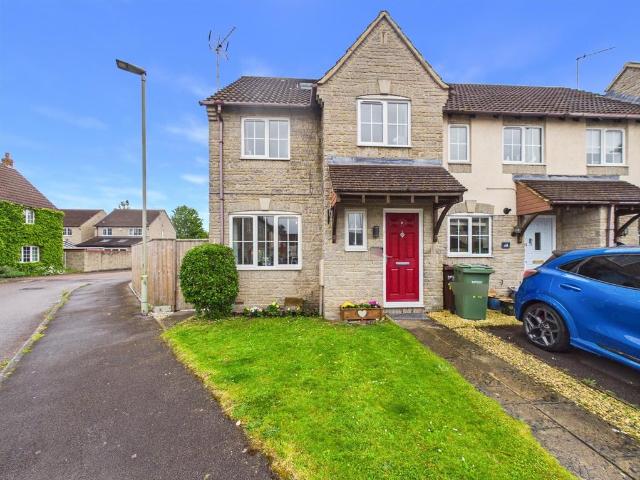 4 bedroom end of terrace house for sale