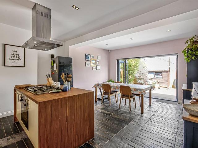 4 bedroom end of terrace house for sale