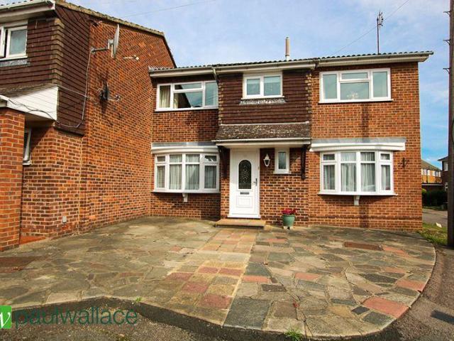 4 bedroom end of terrace house for sale