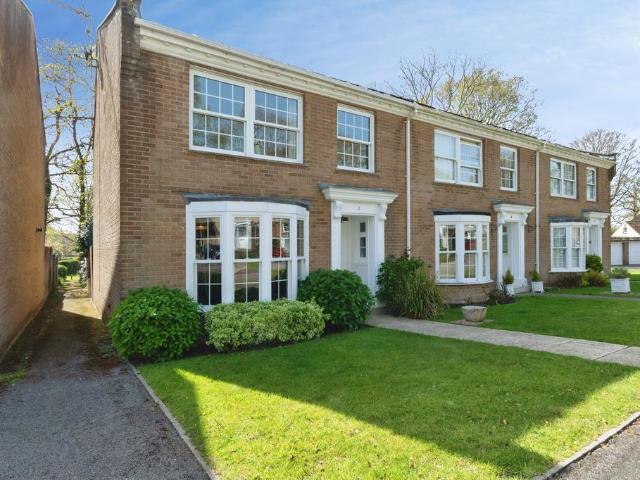 4 bedroom end of terrace house for sale
