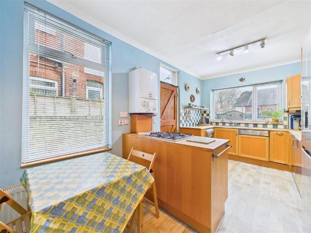 4 bedroom end of terrace house for sale