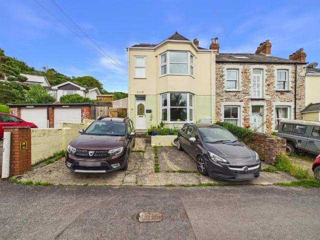 4 bedroom end of terrace house for sale