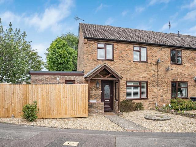 4 bedroom end of terrace house for sale