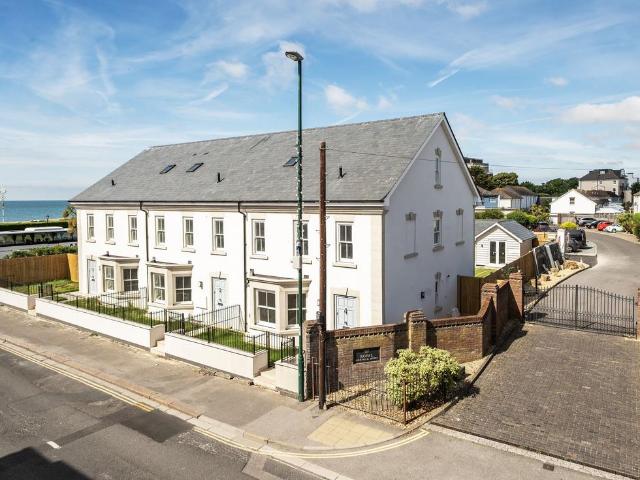 4 bedroom end of terrace house for sale