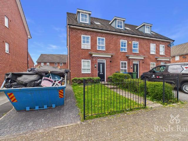 4 bedroom end of terrace house for sale