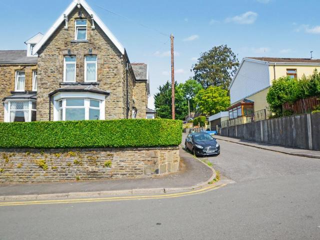 4 bedroom end of terrace house for sale