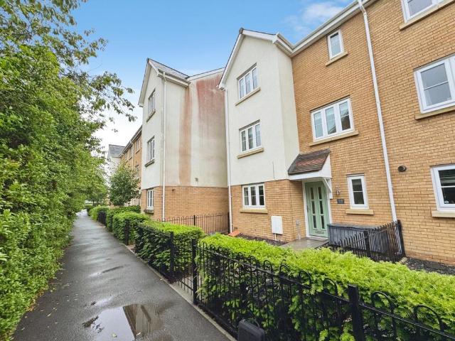 4 bedroom end of terrace house for sale