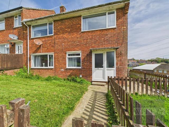 4 bedroom end of terrace house for sale