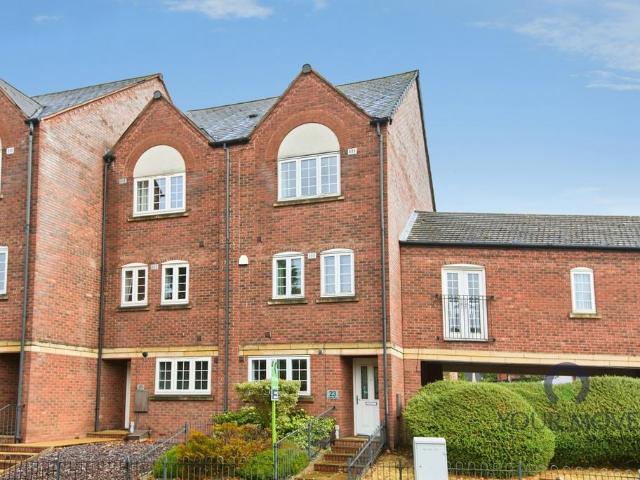 4 bedroom end of terrace house for sale