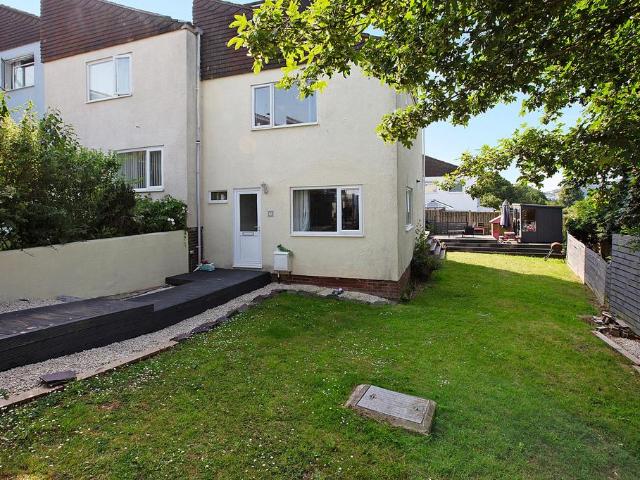 4 bedroom end of terrace house for sale