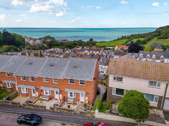 4 bedroom end of terrace house for sale
